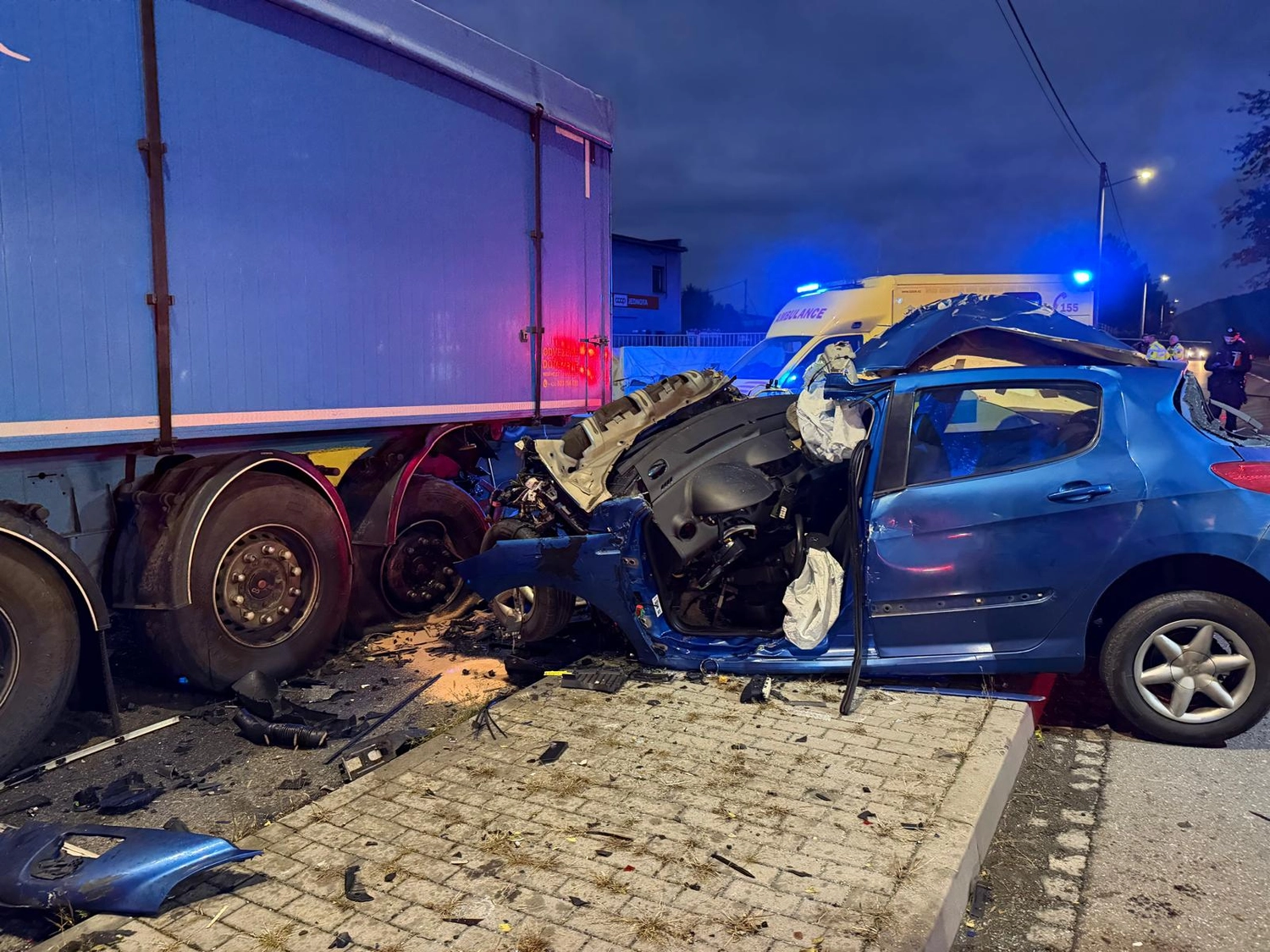 Vážná dopravní nehoda v Hovězí na Vsetínsku - Zdravotnická záchranná ...